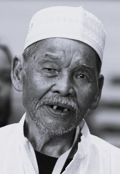 Gah saja Hamid Gurkha dapat anugerah, anak pelawak veteran ini kongsi ...